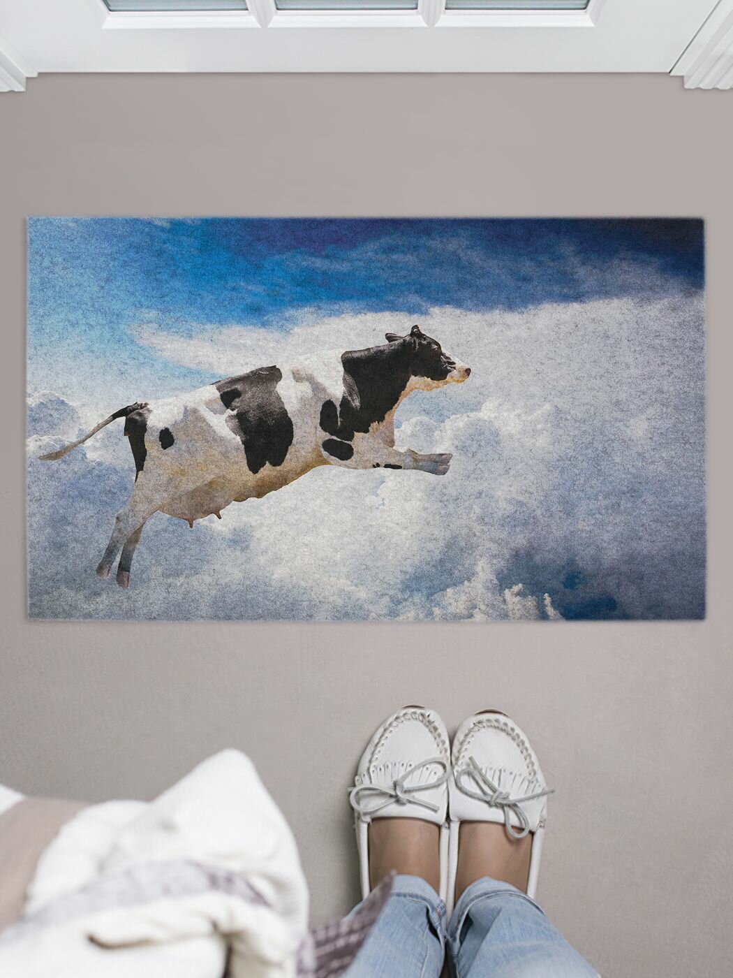 Коврик придверный в прихожую с принтом "Летящая корова" 45 на 75 см , JoyArty