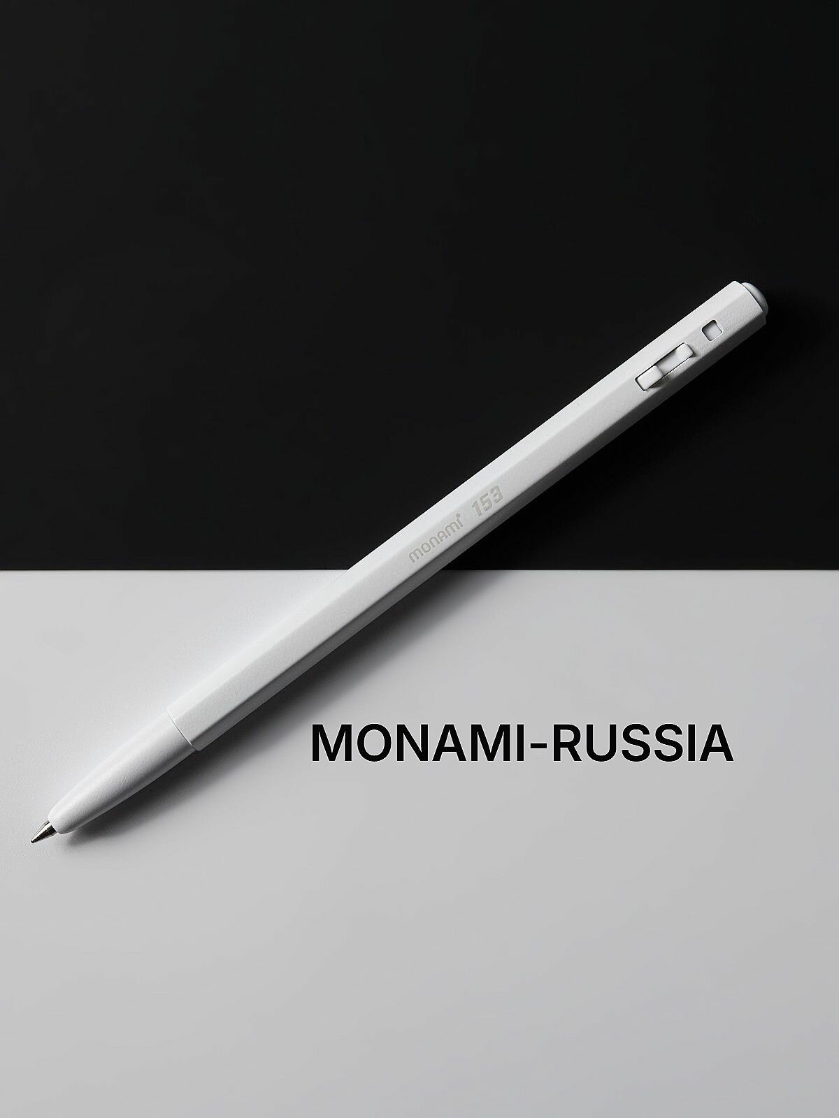 Ручка шариковая MONAMI 153 White с кнопочным механизмом, стержень с синими чернилами