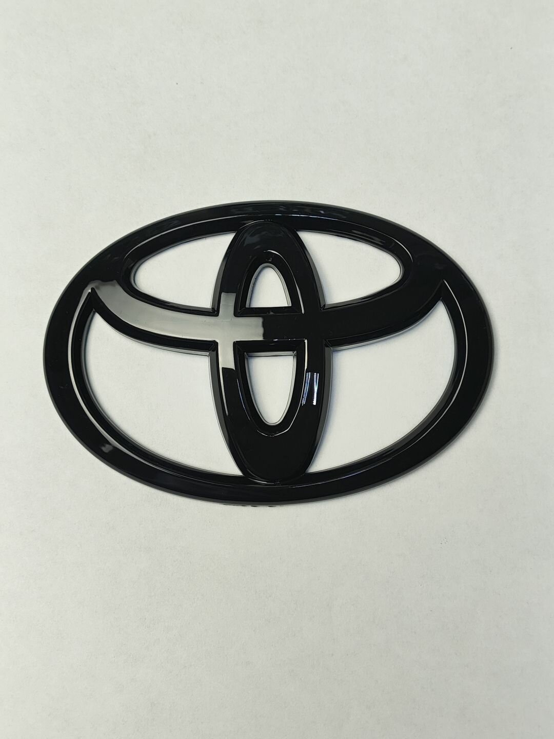 Эмблема TOYOTA 14х9,5 см черная глянцевая