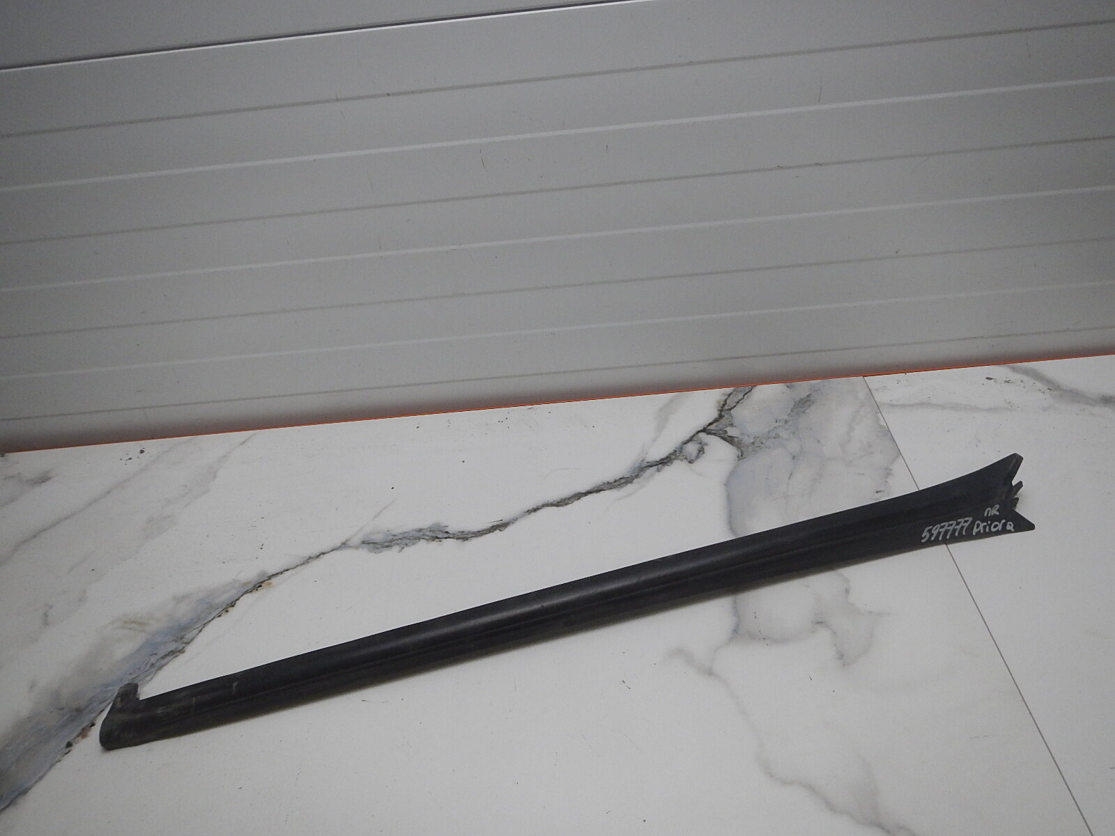 Б/У Молдинг лобового стекла, ВАЗ (VAZ)-LADA PRIORA (приора) LADA PRIORA (Приора) правый Потертости. 597777 LADA арт. 2170...