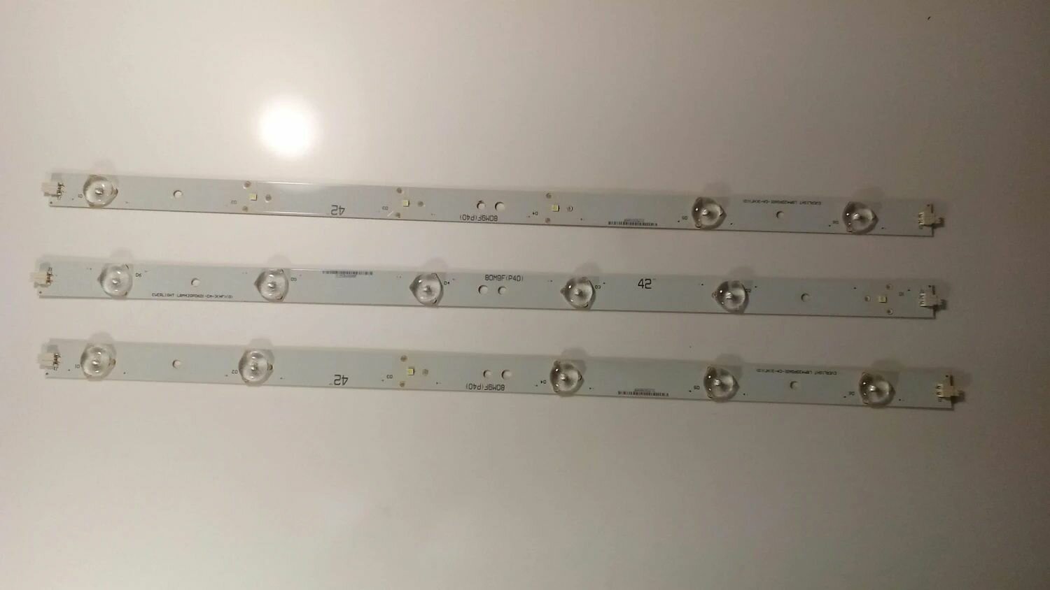80M9F(P40) Everlight LBM420P0601-CA-3(HF)(0) LCD Панели TPV TPT420H2-HVN04 REV: S080H Без рассеивателей, рабочая. за 1 планку для 42Pfl3008T/60 Lcd Телевизор Philips LCD, LED подсветка (string стринг с