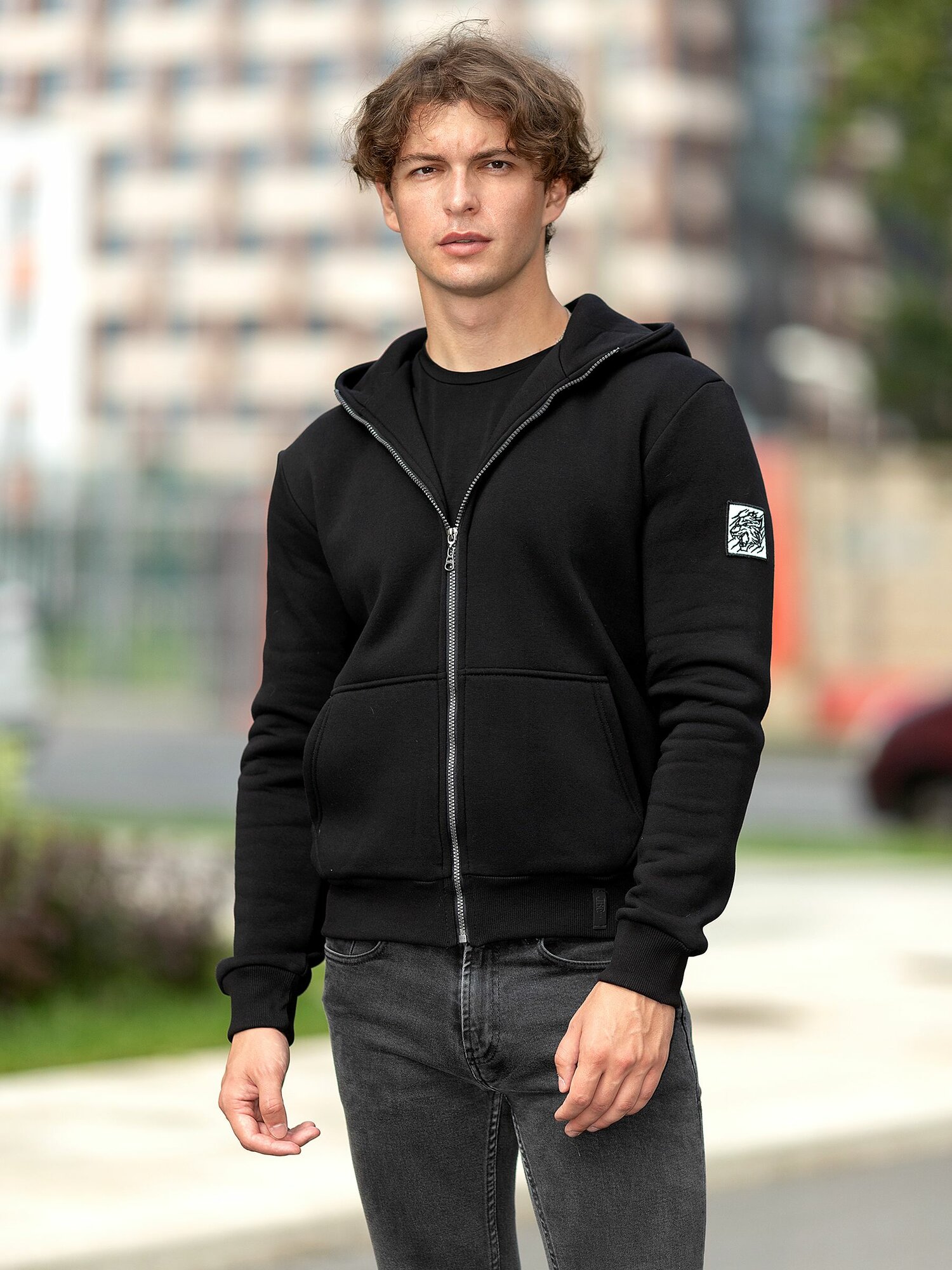 Толстовка спортивная