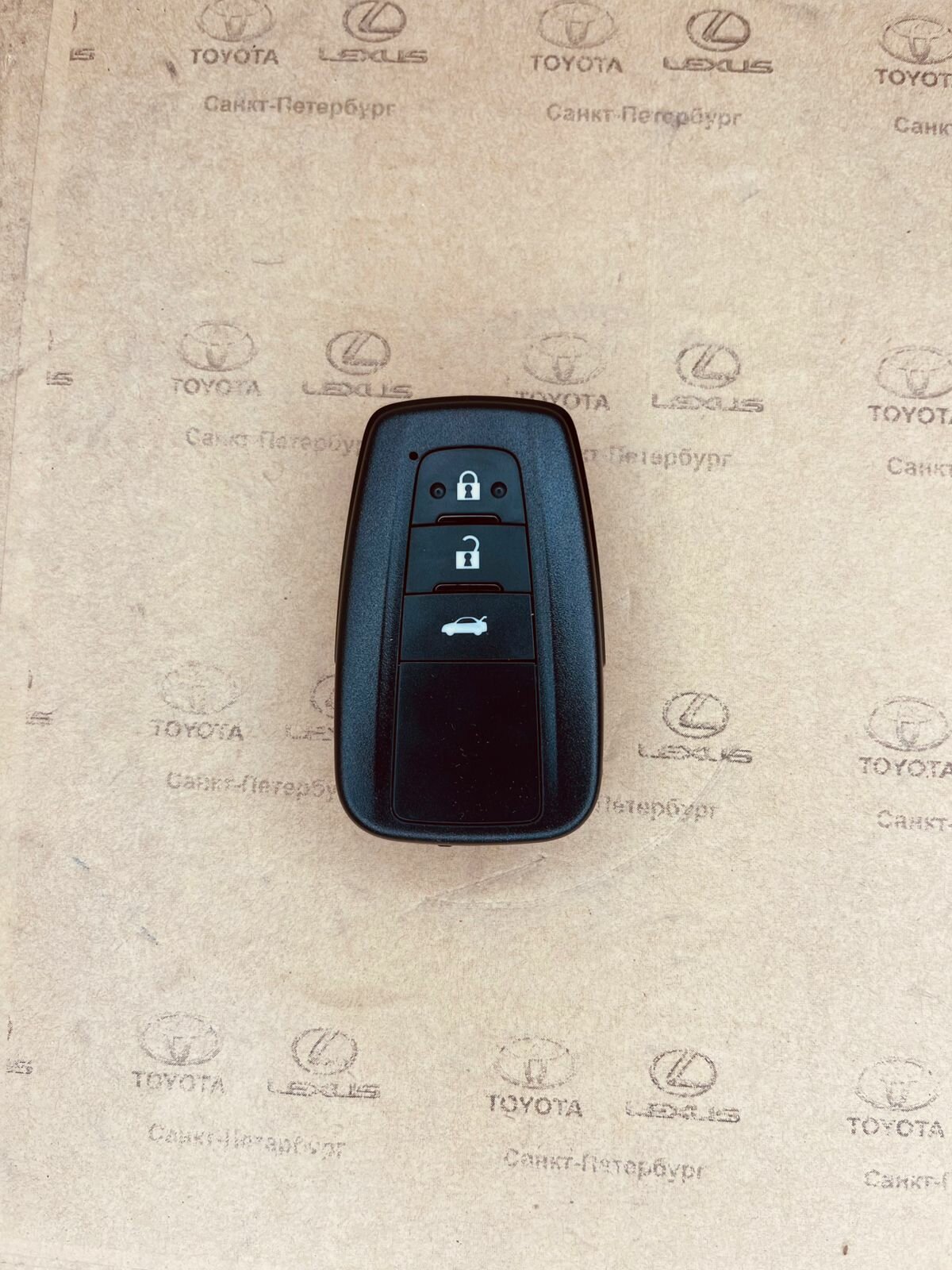 8990433G90 Смарт ключ Toyota Camry V70 рестайлинг