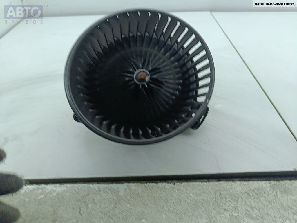 Двигатель отопителя (моторчик печки) Kia Rio (2005-2011)