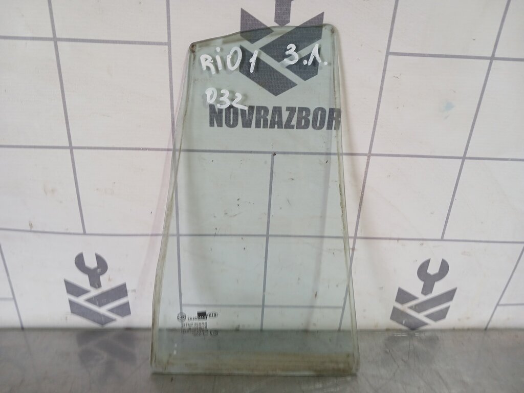 Стекло двери задней левой (форточка) Kia RIO 1 2000-2004