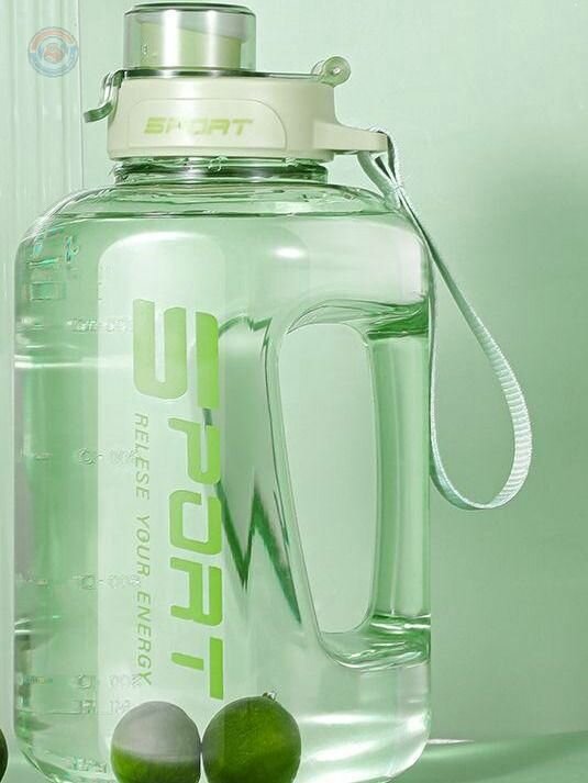 Большая спортивная бутылка 2,5 л с трубочкой, черно-серая, для воды и шейков, удобная гидратация на тренировке, в офисе и в дороге