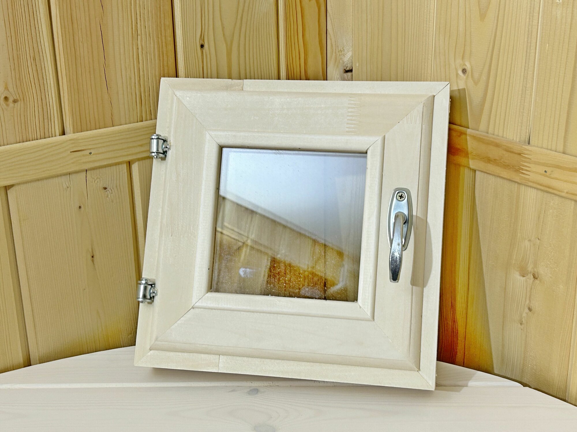 Деревянное окно