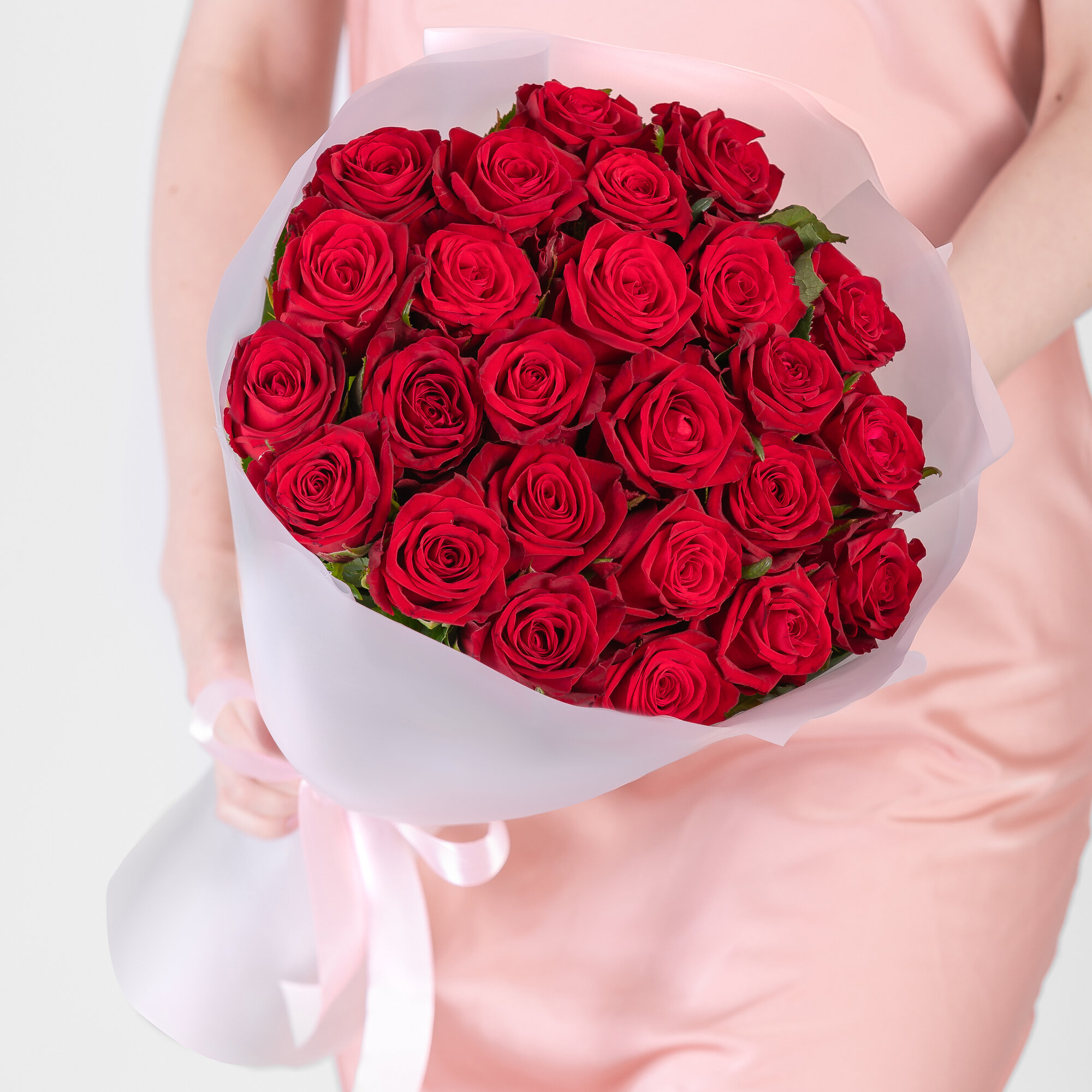Букет Мегацвет24 "Ред Наоми", 25 роз, 50см, дизайнерская упаковка