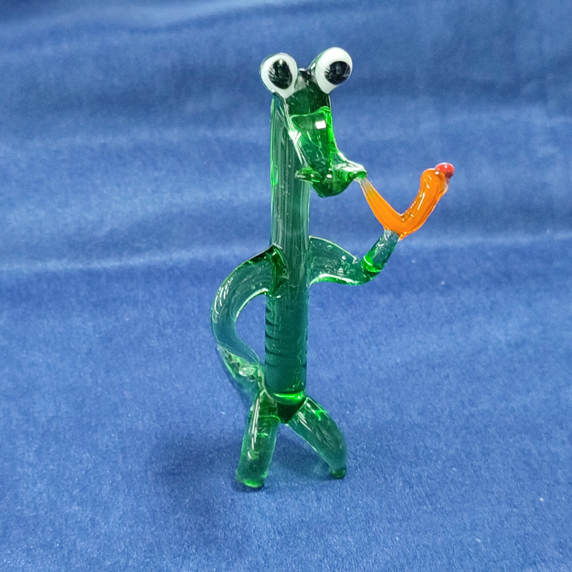 Фигурка стеклянная "Крокодил с трубкой"