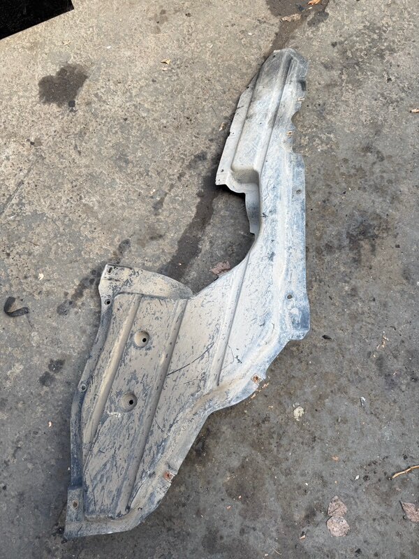 Защита днища кузова BMW X5 2 поколение 3.0 M57N2 2009 (б/у)