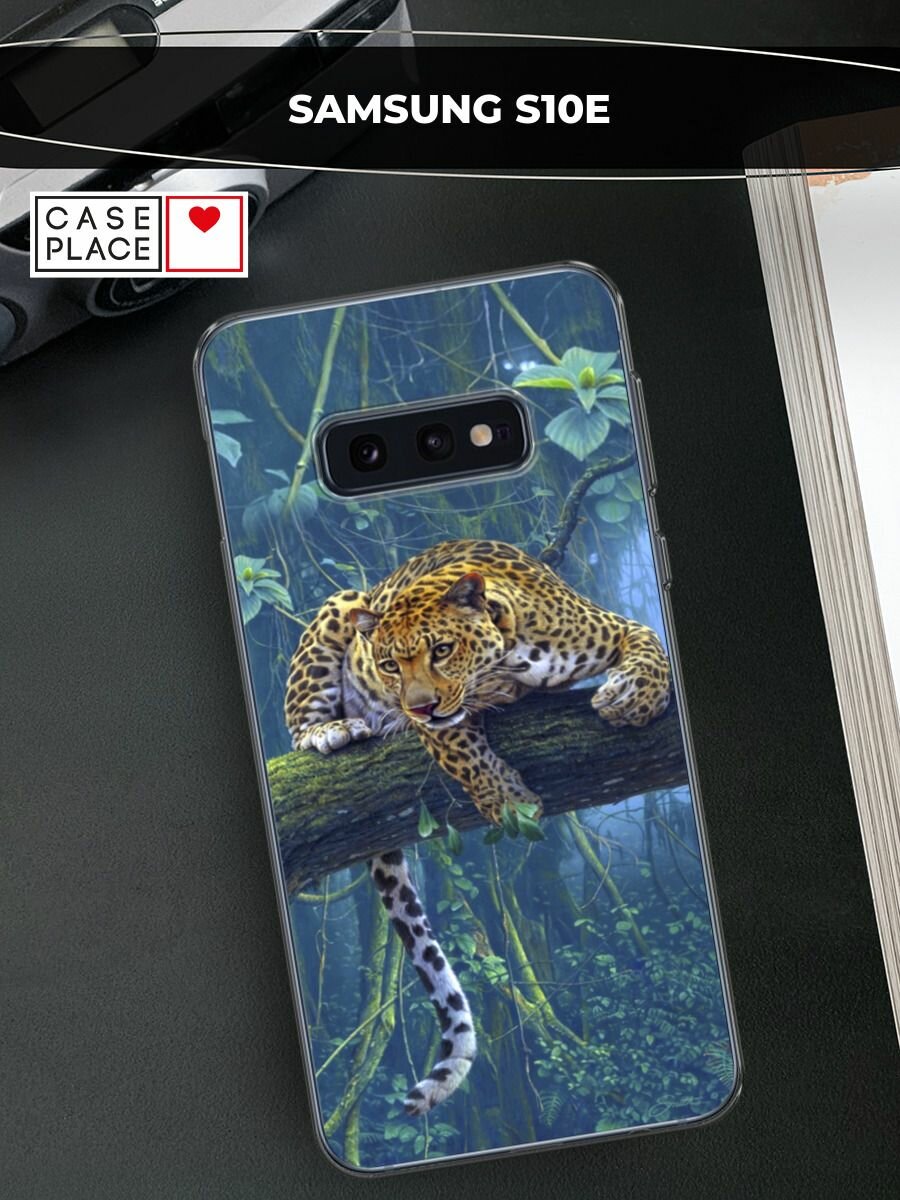 Чехол на Samsung Galaxy S10E / Самсунг Галакси S10E с принтом "Леопард охотник"