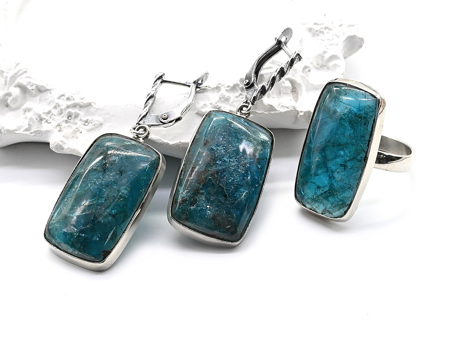 Комплект бижутерии, апатит