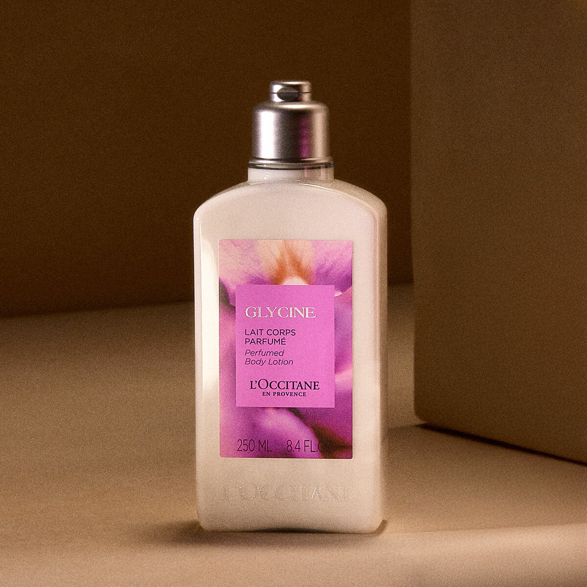 Молочко для тела L'Occitane Glycine, для всех типов кожи, с глицином, 250мл