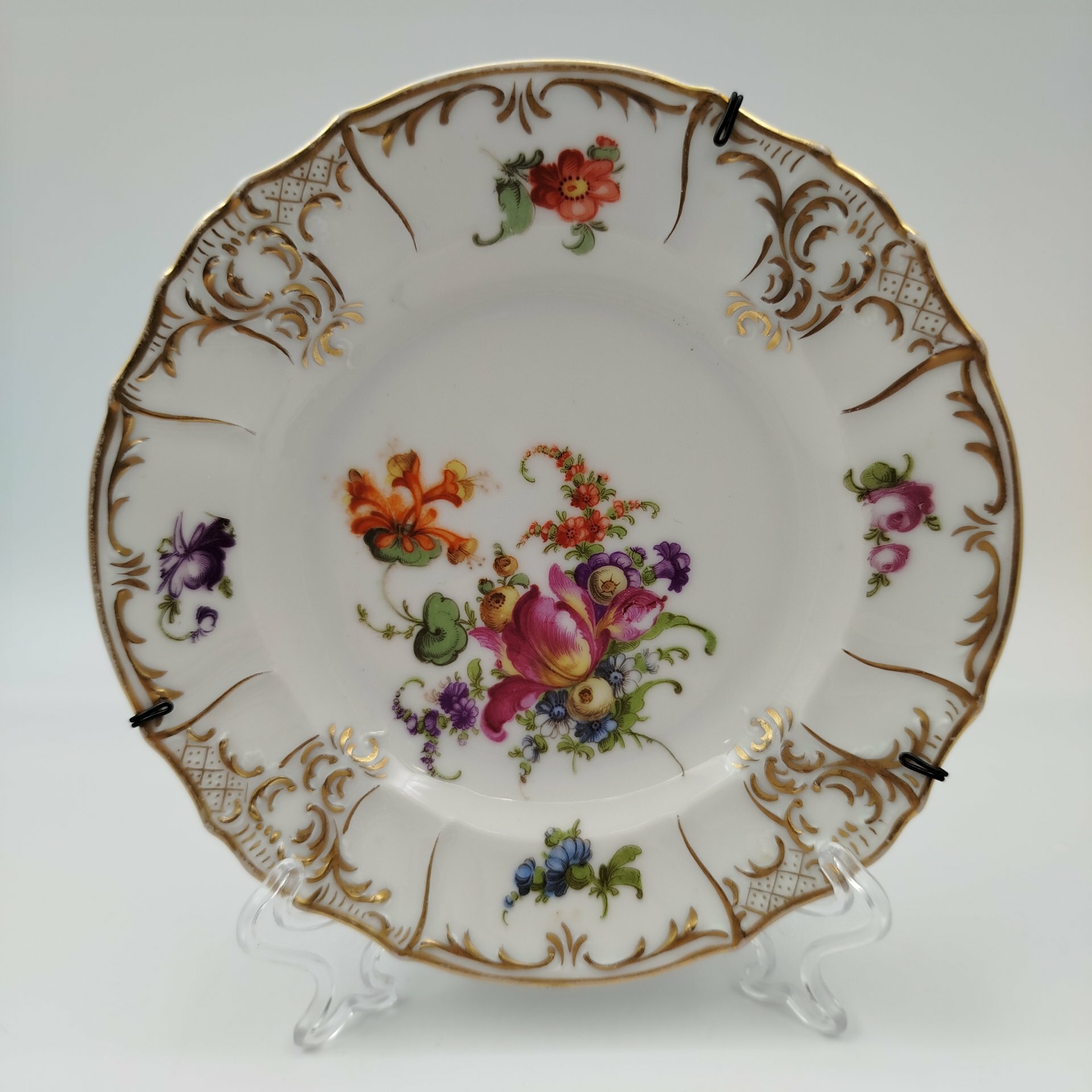 Тарелочка настенная с цветочным декором, фарфор, деколь, золочение, металл