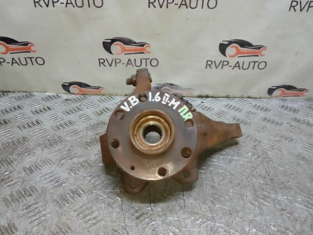 Кулак передний правый Opel Vectra B (Вектра) 1.6 90468577