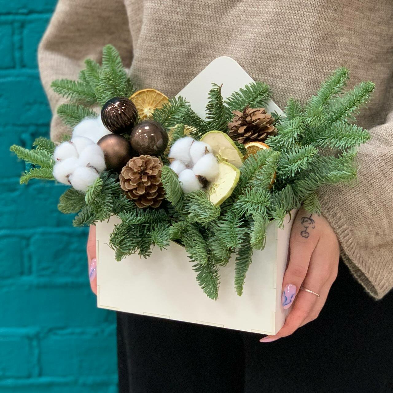 Композиция новогодняя из нобилиса и сухофрукты