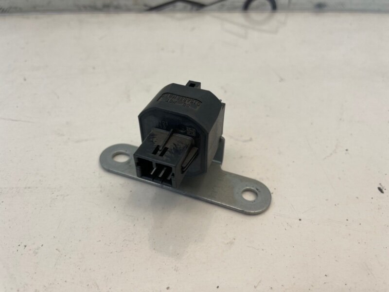 Б/У датчик ускорения Renault Duster 2014 HSM F4RA400 46647 RENAULT арт. 47930JD01A, agf11511m03