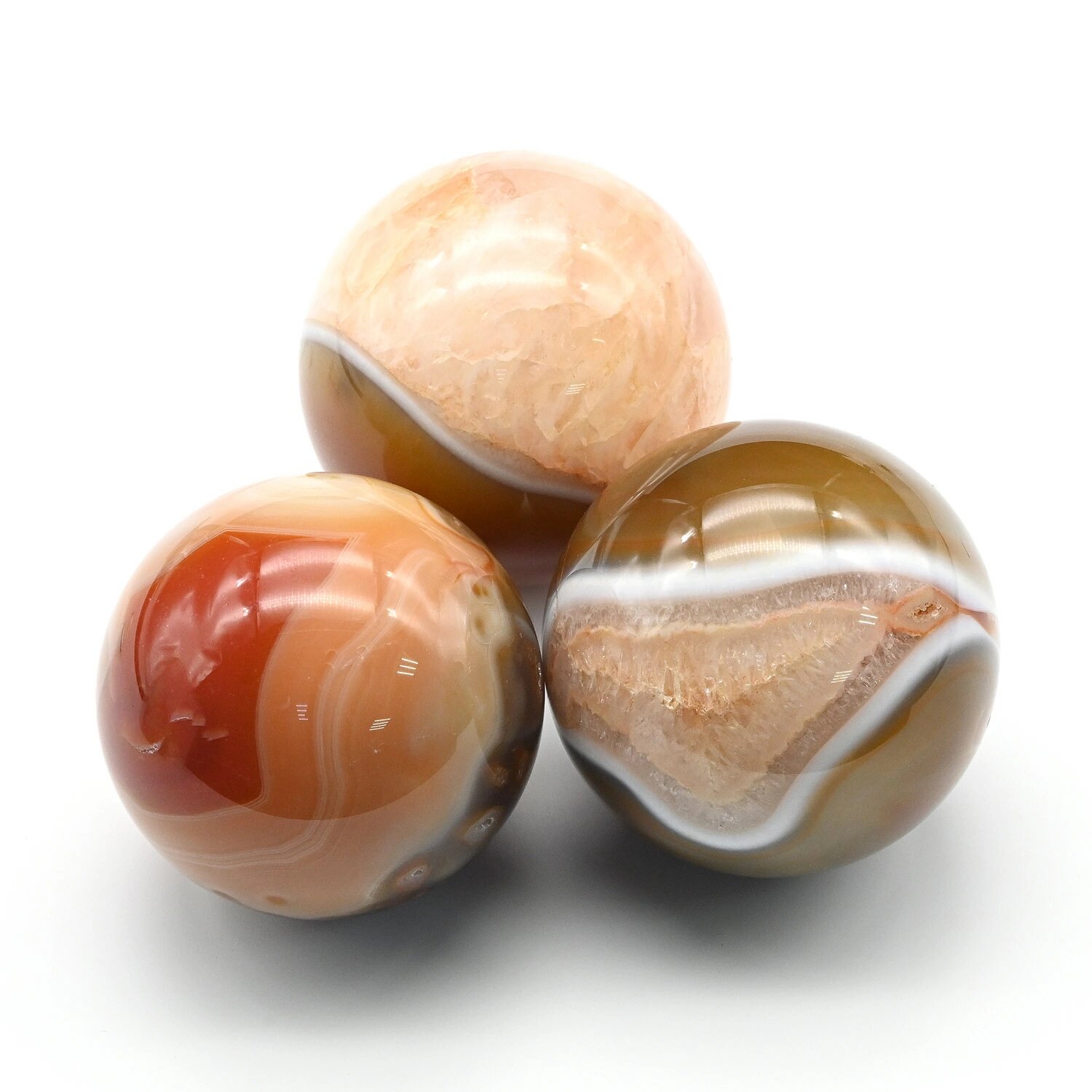 Шар из сердолика, диаметр 63-65мм .