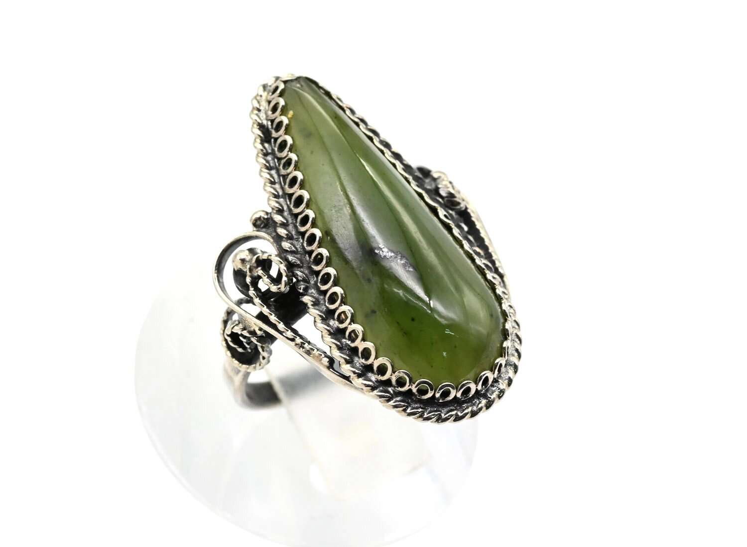 Кольцо, нефрит