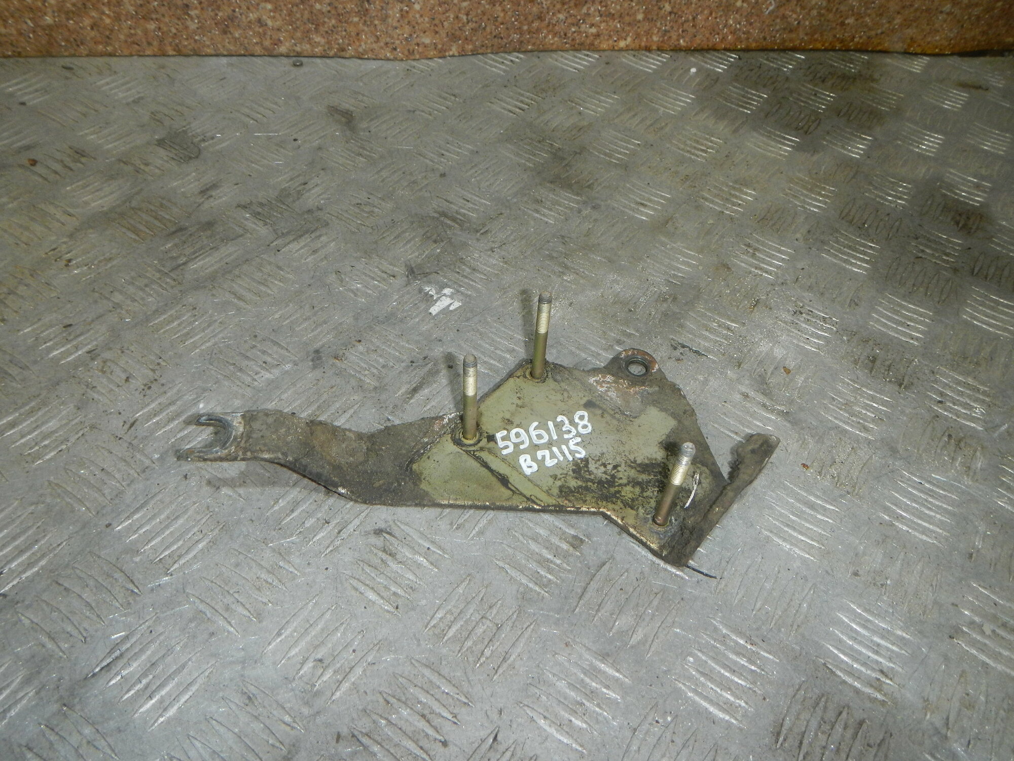 Б/У Кронштейн (сопут.товар), ВАЗ (VAZ)-2115 ВАЗ 2115 Модуля зажигания,1.5 Без повреждений. 596138 LADA арт. 21110370541000