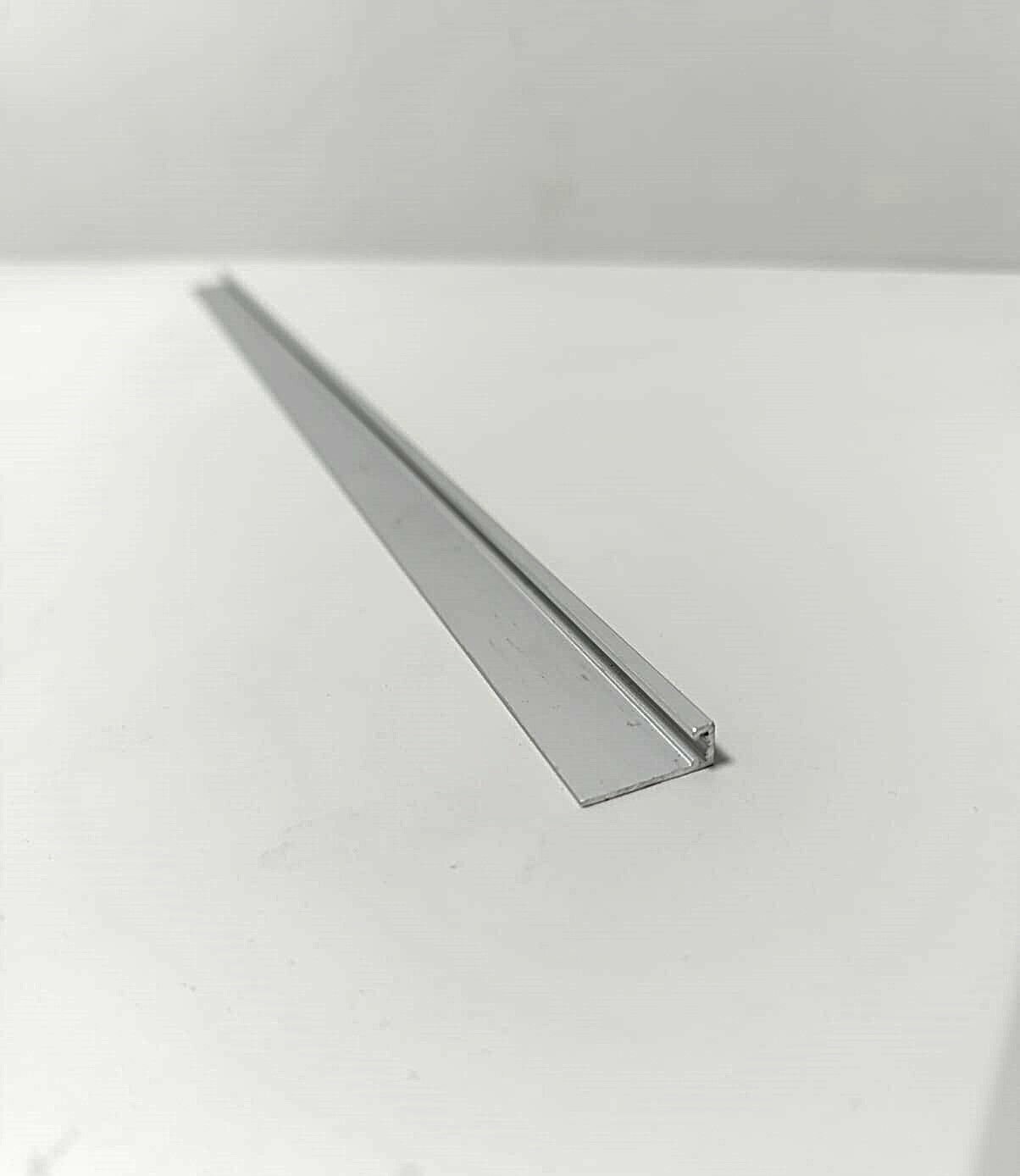 Щелевой микро плинтус с пружинами 6,9х20х1000 мм, серебристый матовый ( 1 метр )