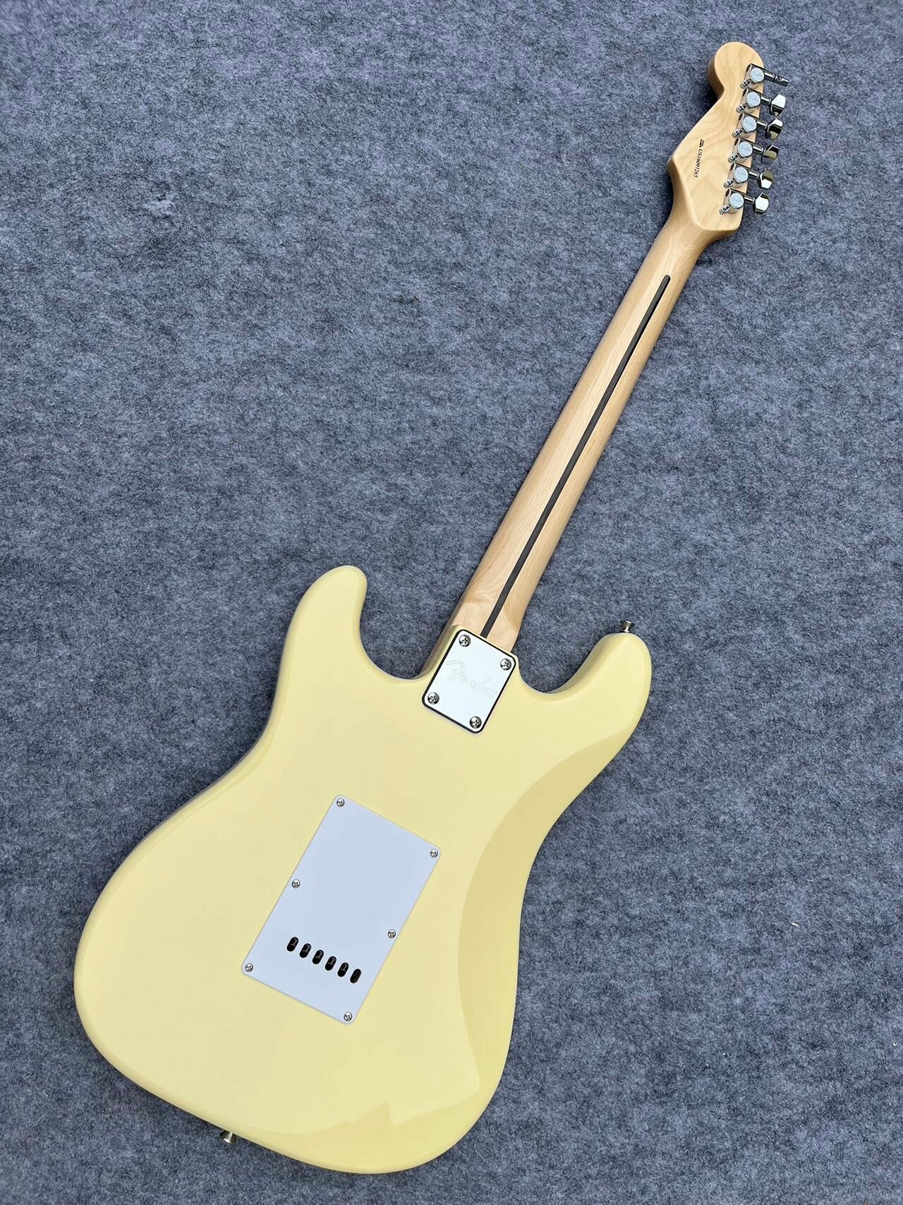 Электрогитара Fender st 6-струнная