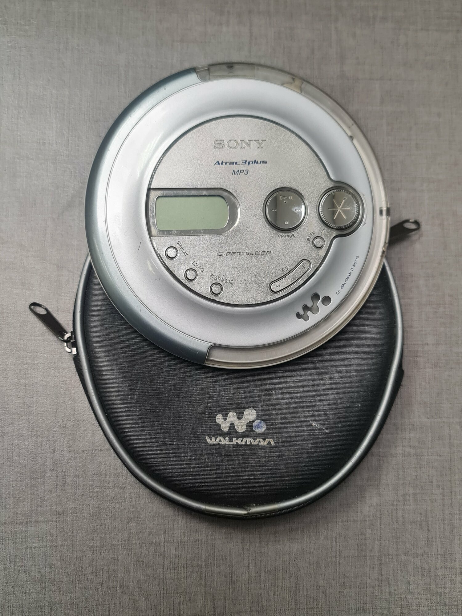 Плеер sony Walkman mp3 для CD дисков, серебристый цвет, б/у, б/у, в хорошем состоянии, готово к использованию