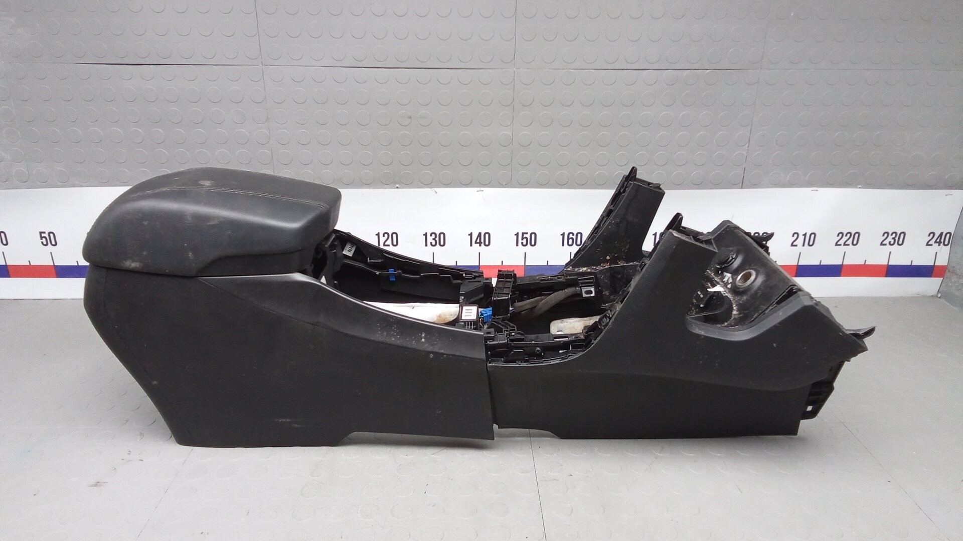 Подлокотник центральный HYUNDAI SANTA FE 3, Номер 846112W800RYN, 846602W050RYN, 846212W000RYN