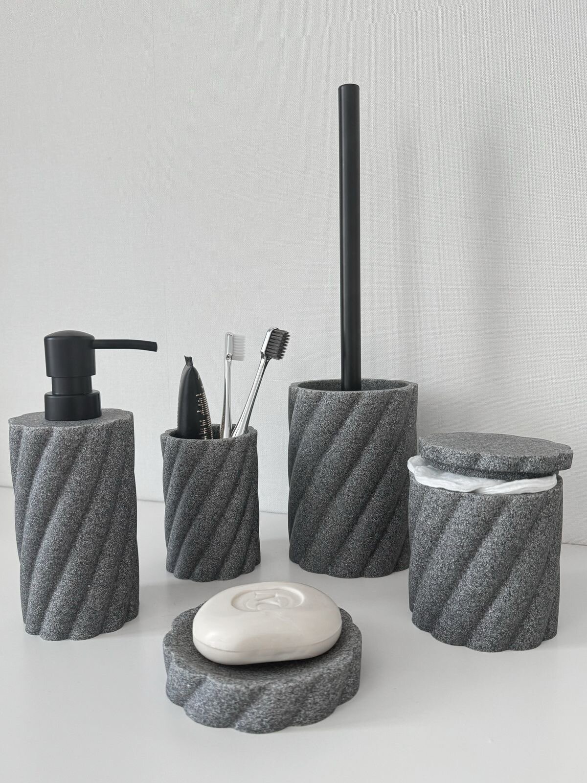 Набор аксессуаров для ванной комнаты, 5 предметов, серый "Loft" с ершиком