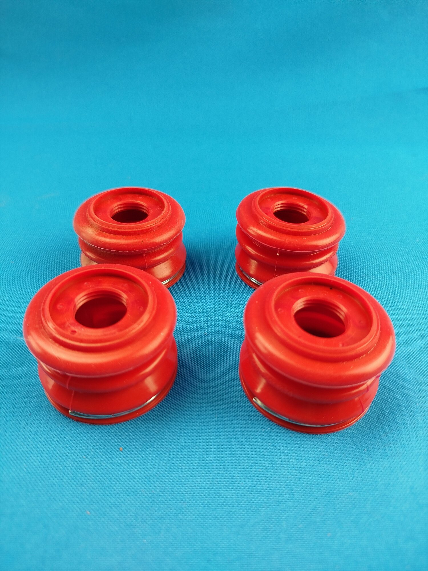 Пыльник шаровой "CS20" для а/м Шевроле-Нива со стоп. кол. полиуретан красный DRIVE (к-т 4шт) (2123-2904070)