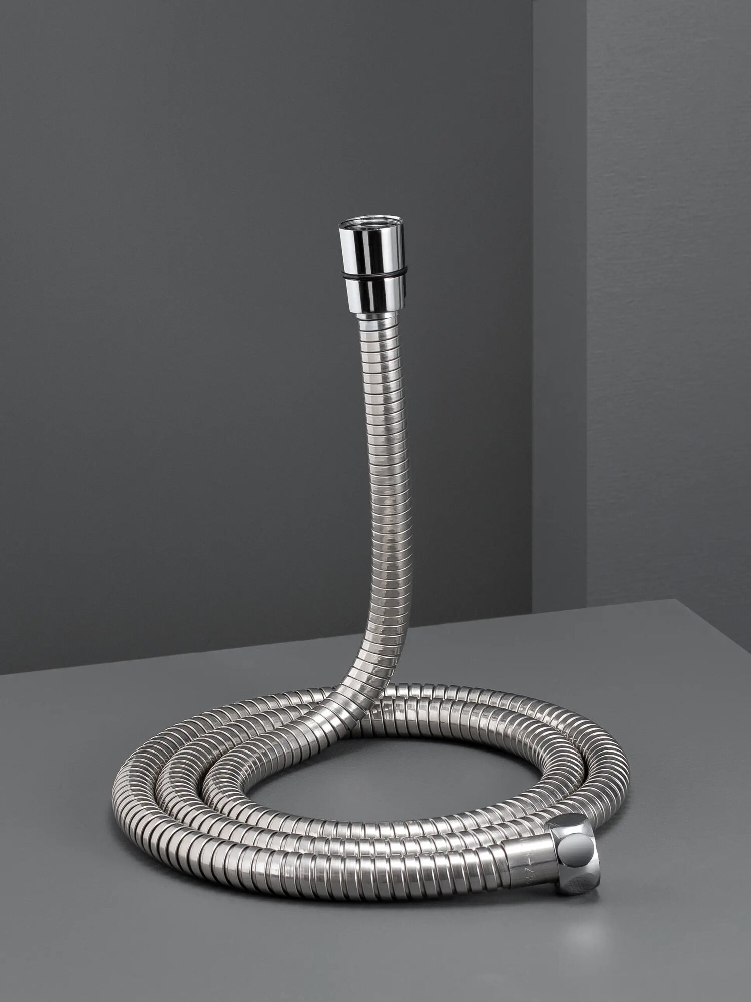 SH 11 Шланг для душа с двойным замком растяжной (150см-160см), EPDM армированный нейлоновой нитью