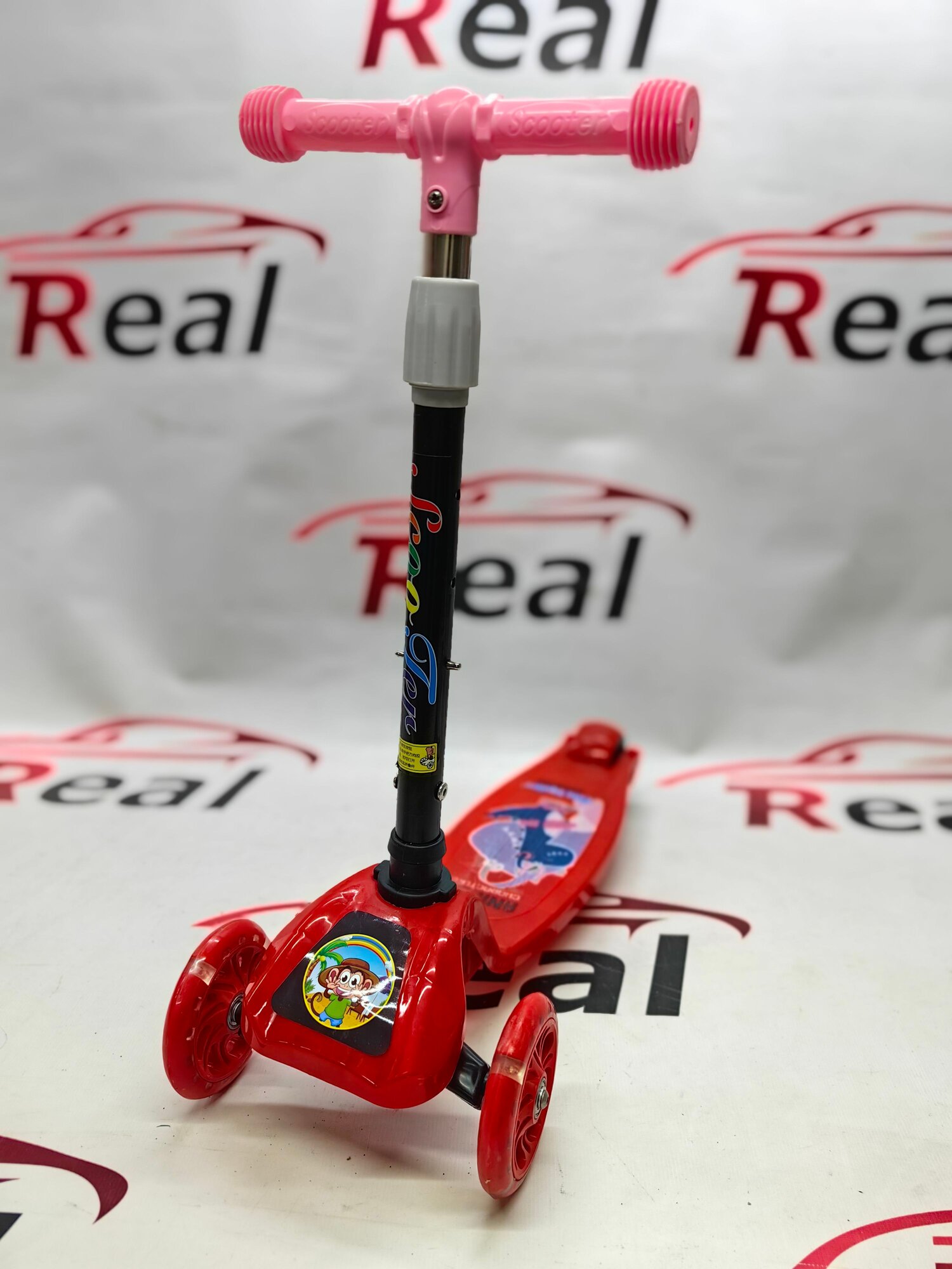 Детский самокат трехколесный 2-4 года красный со светящимися широкими колесами для девочек