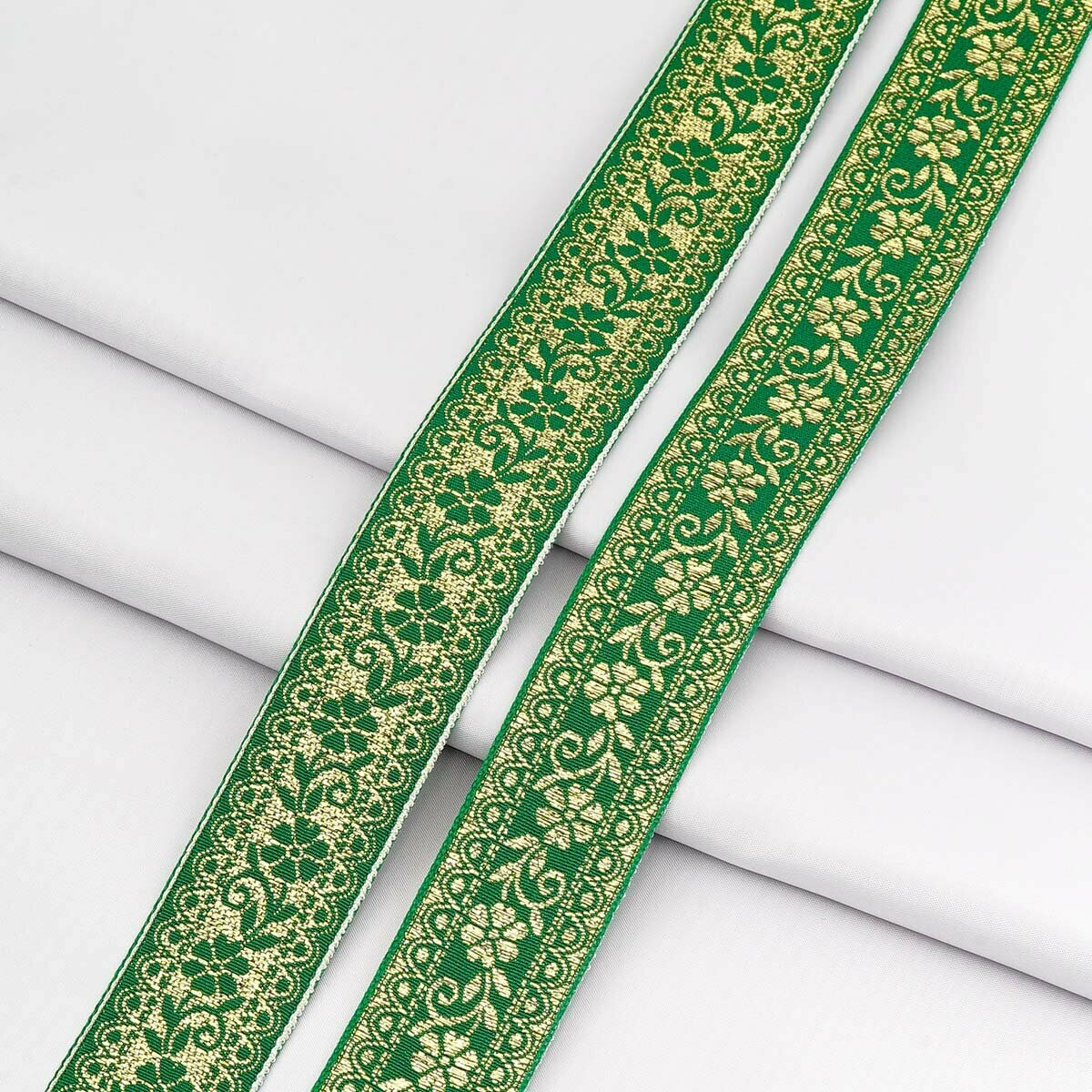 Лента декоративная жаккардовая с метанитом, 32 мм × 25 м, цвет зеленый/золотистый