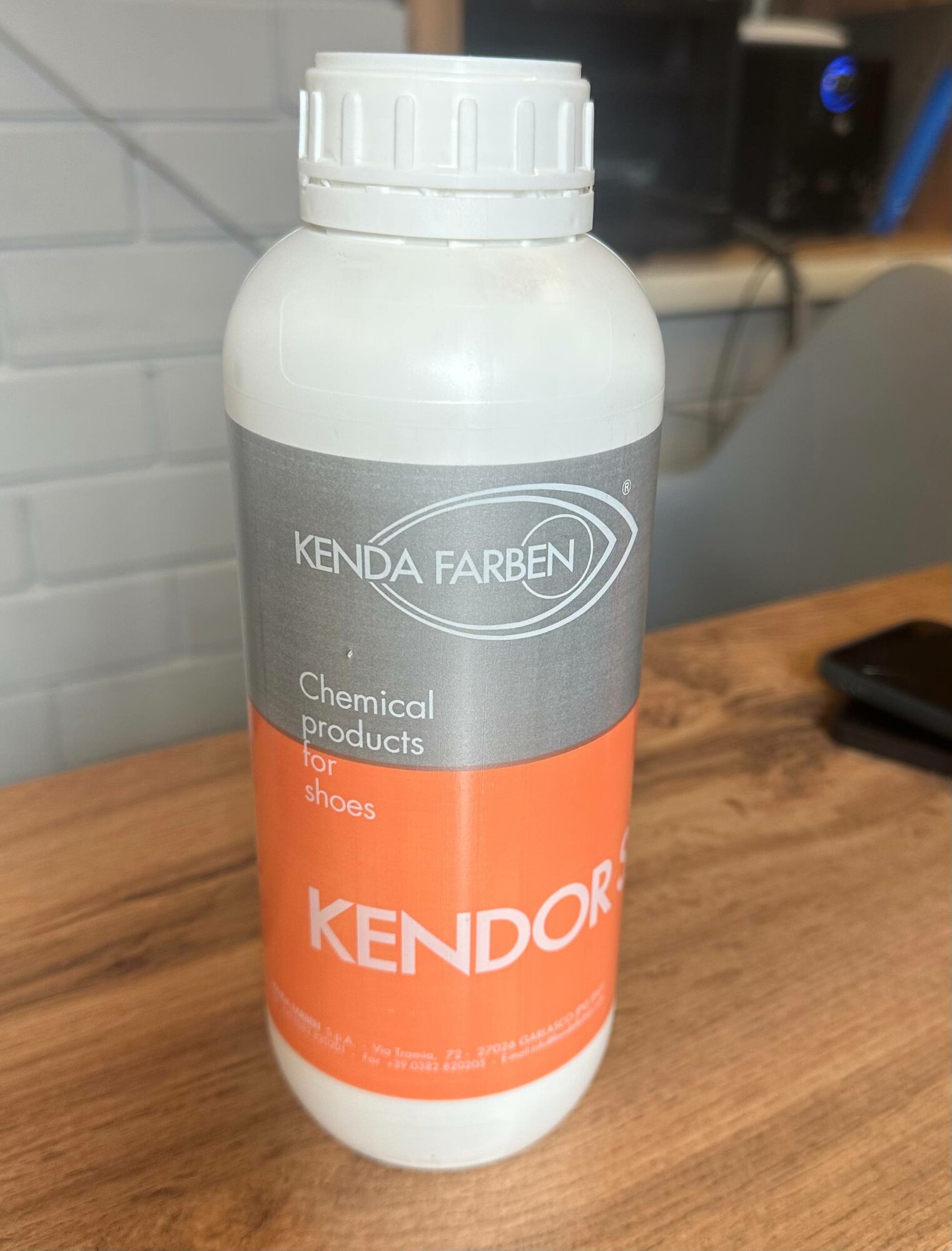 Активатор Kendor S для полиуретанового клея SAR 306 пластиковый флакон 1000 мл