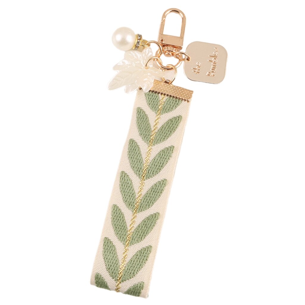 Маленький брелок из свежих листьев-3