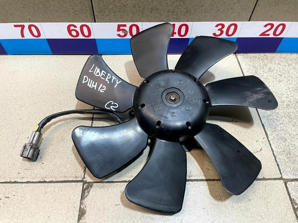 Вентилятор радиатора Nissan Liberty 214861L010