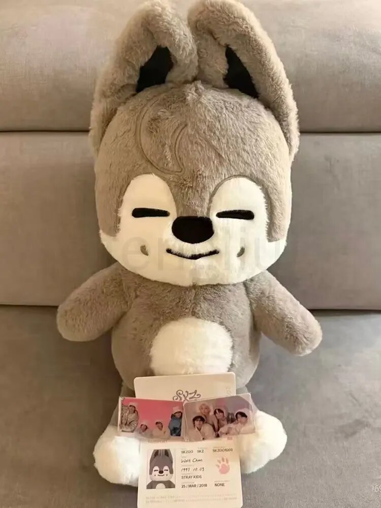 SKZOO 50cm Сидящая Кукла Straykids KARMA Wolf Chan 50 см Искусственные материалы