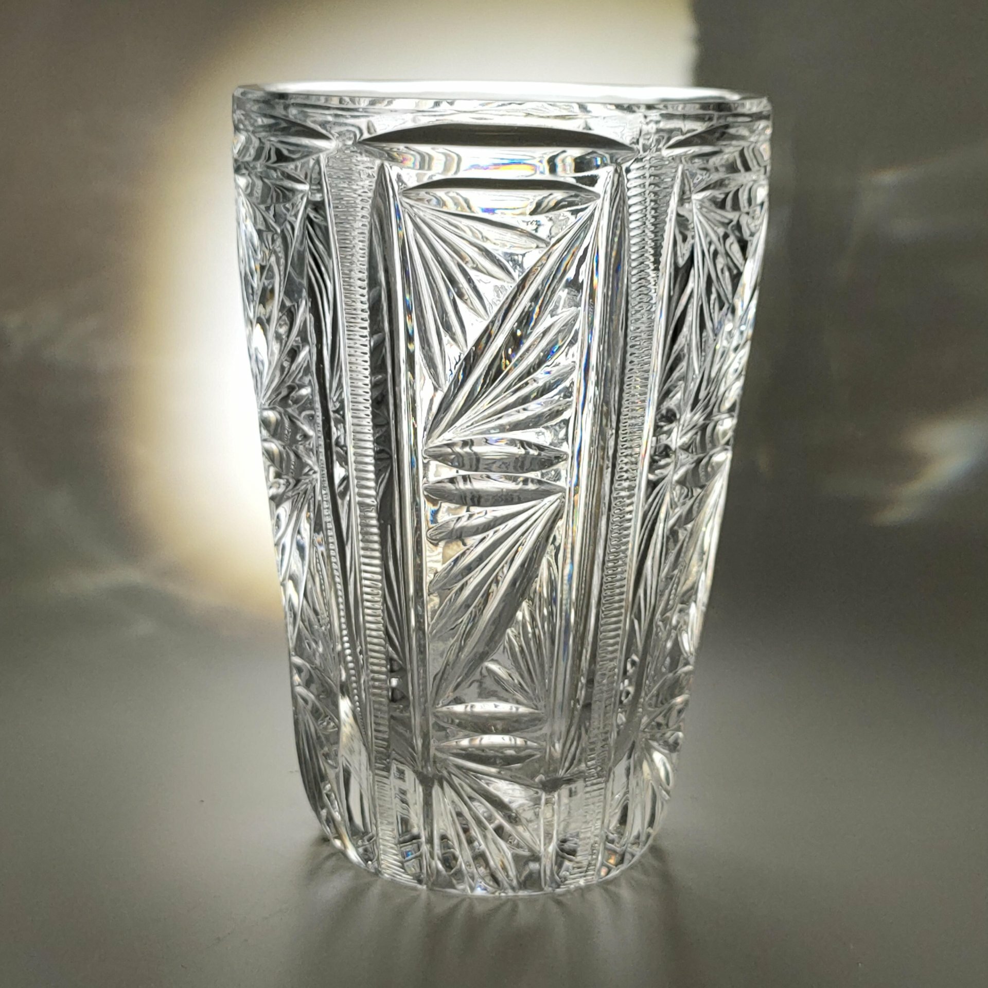Небольшая ваза для цветов с рельефным растительным декором, хрусталь, СССР