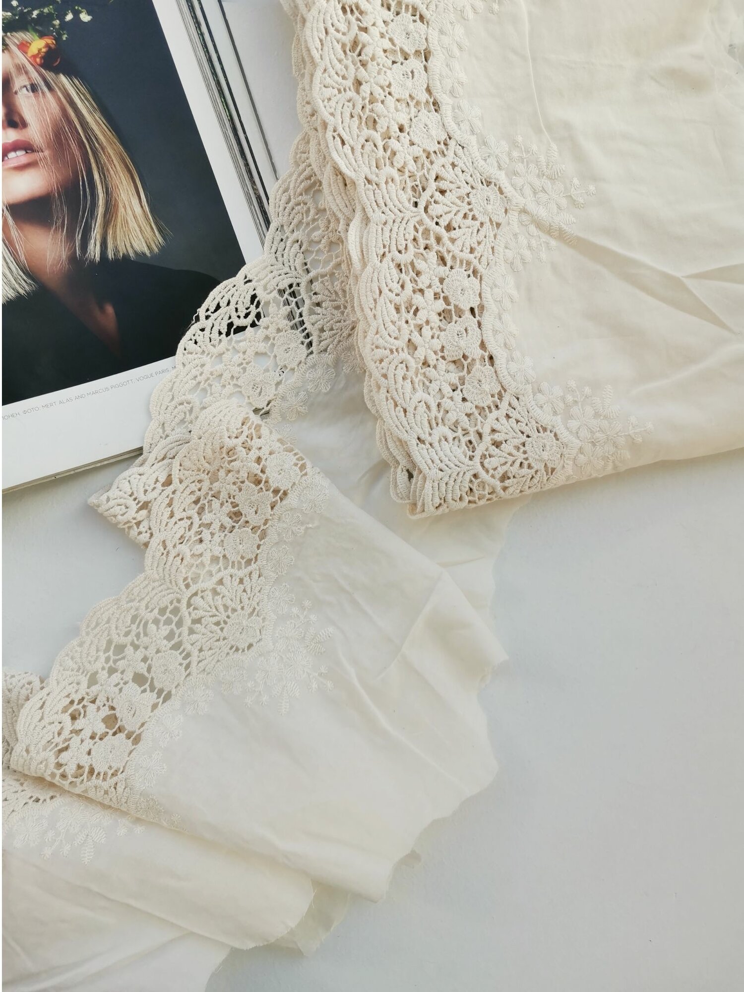 Кружево на батисте, шитье кремовое 20*100 см