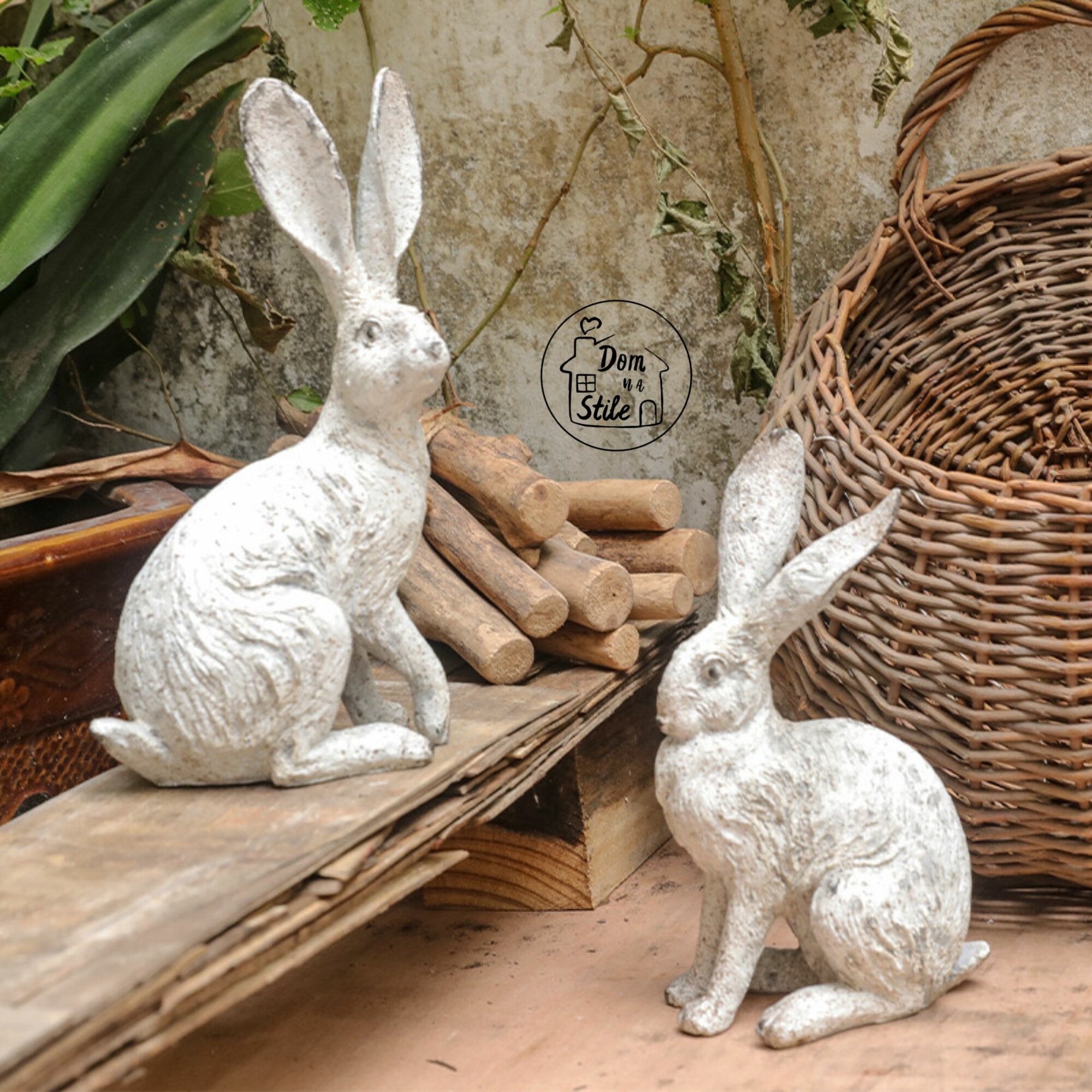 Садовая фигурка Два зайца на газон и лужайку, статуэтка кролик для дома и дачи, сада и огорода