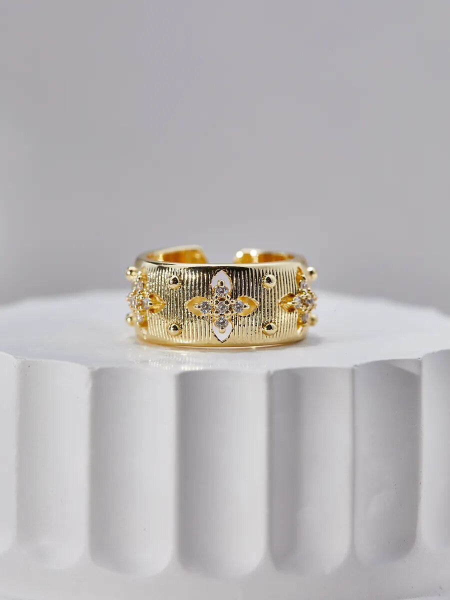 Кольцо обручальное, фианит, кристалл, кристаллы Swarovski