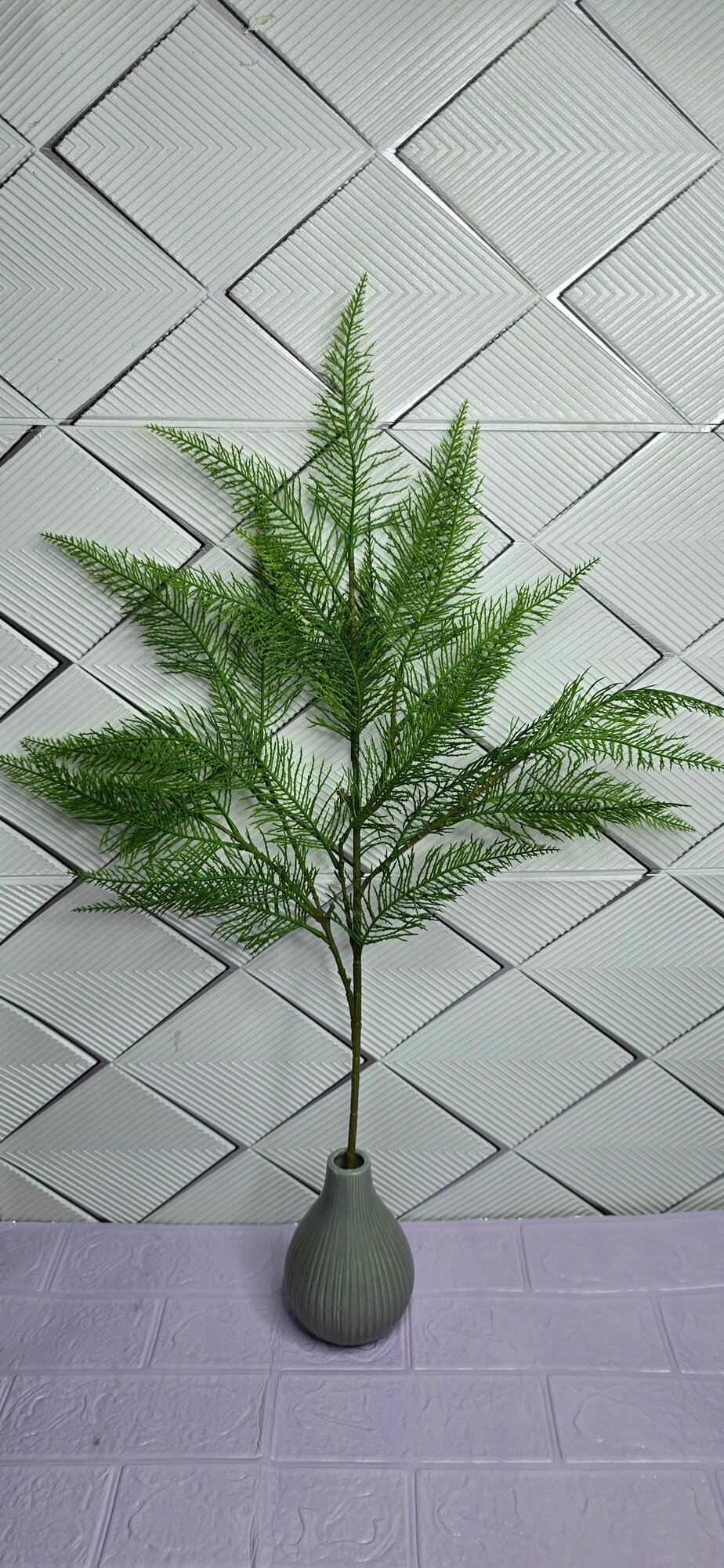 Искусственная ветка "Туя", реалистичная, цвет зеленый, высота 77см, 1 шт