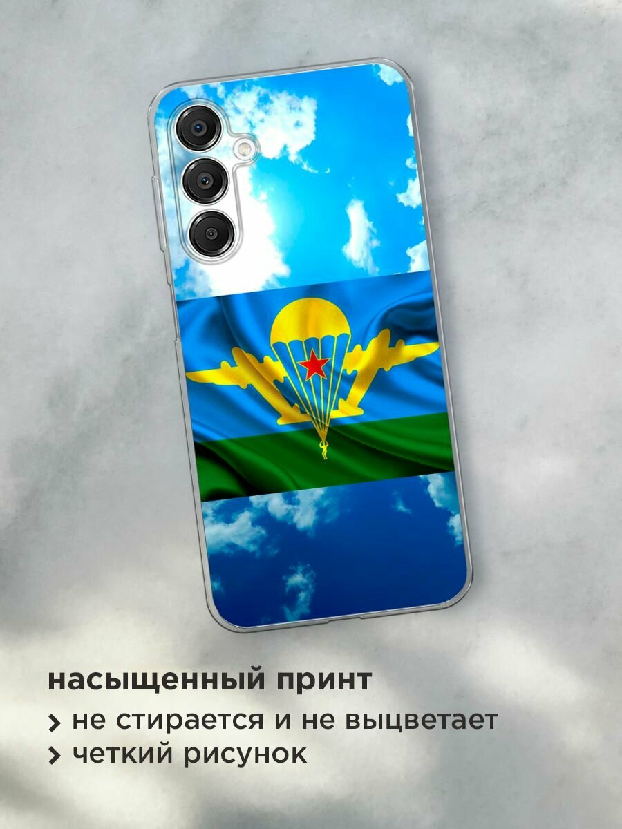 Чехол на Samsung Galaxy A16 / Самсунг А16 с принтом "ВДВ флаг в небесах" — фото 1