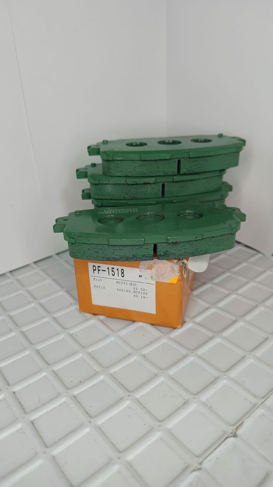 Дисковые тормозные колодки NISSHINBO PF1518 83C606K1 (NP1060) , для Toyota Avensis/Corolla/Yaris и Daihatsu Charade