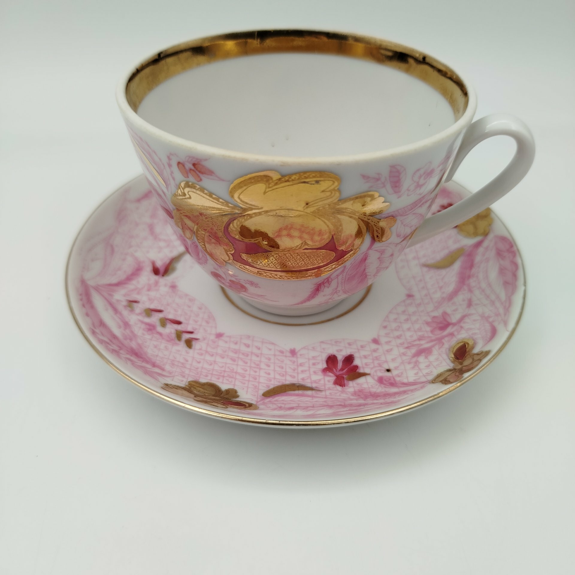 Пара чайная, украшенная декором в виде тюльпанов, фарфор, деколь, золочение