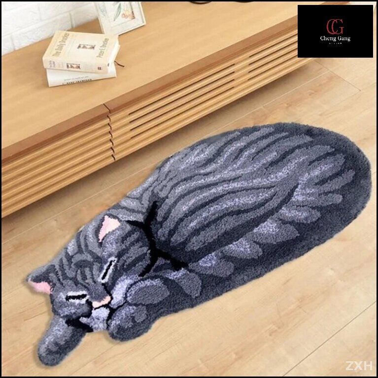 Эксклюзивный серый ковер 45x85 см с принтом анимационного кота, обладающий противоскользящими, грязеотталкивающими и износостойкими свойствами при легком уходе