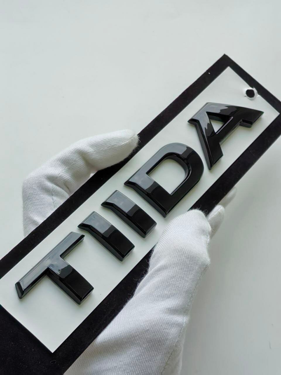 Надпись Tiida для Ниссан, шильдик Nissan Tiida (1 шт.)