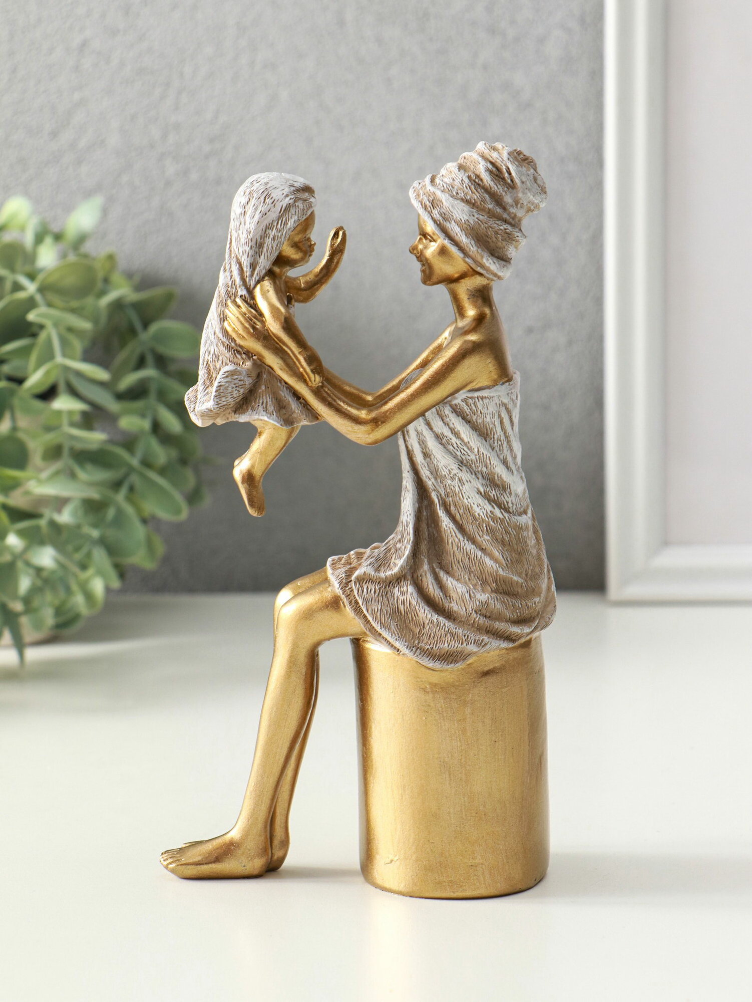 Фигура полистоун "Мама с малышом - после водных процедур", 5.5x11x19 см