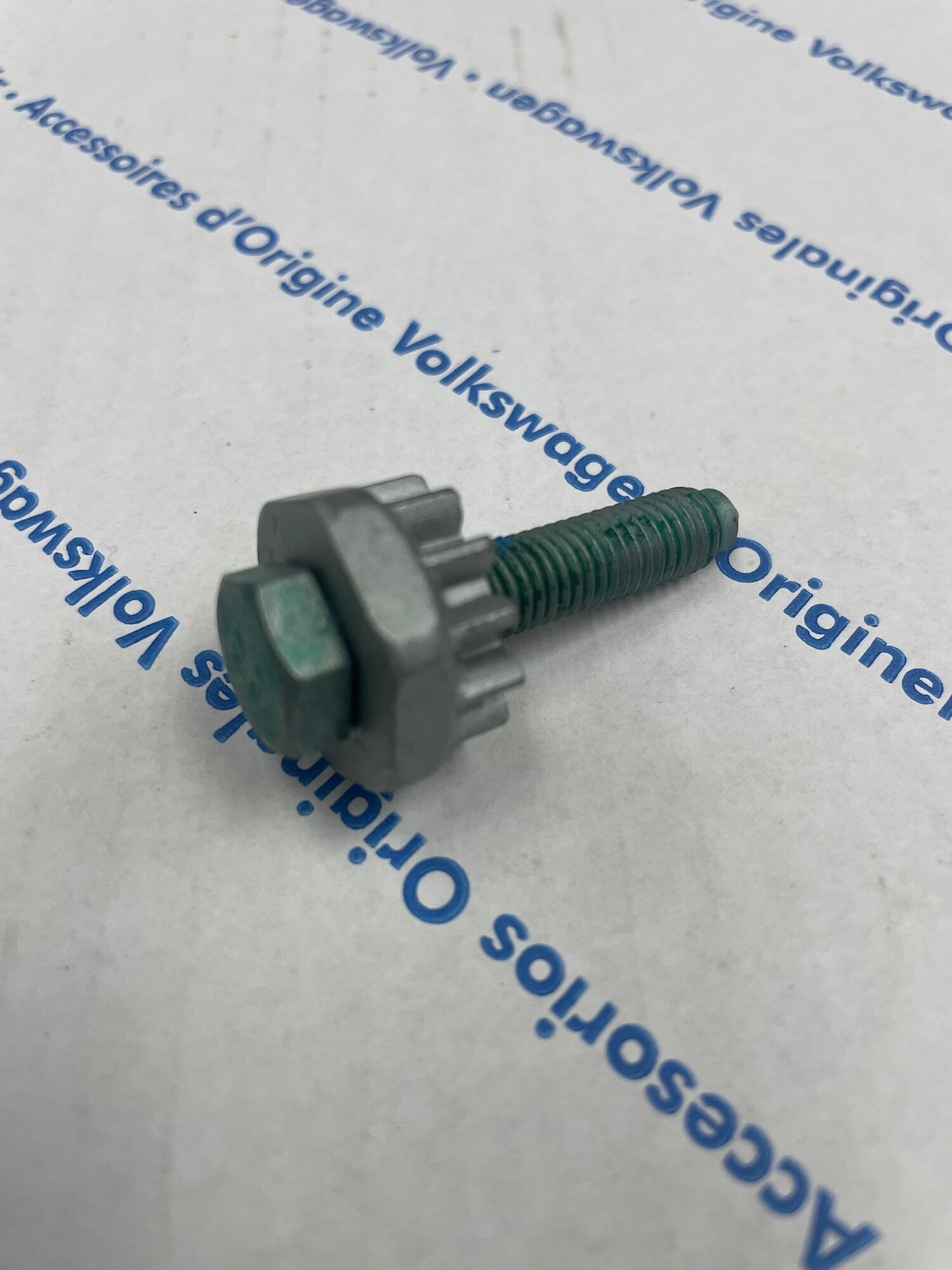 Febi 22050 Болт натяжения ремня генератора M8X42 для AUDI 100/80/GOLF/PASSAT/POLO