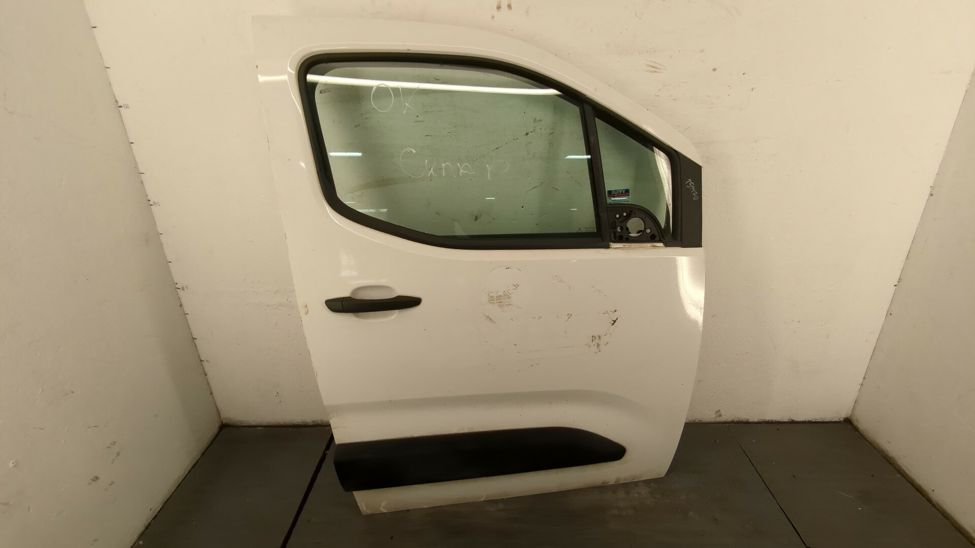 Дверь боковая (легковая) правая передняя Peugeot Partner Б/У